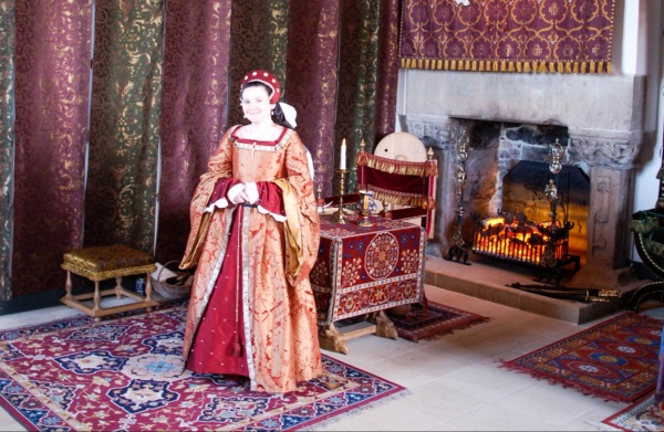 🇬🇧 Mary Stuart and her Coconuts