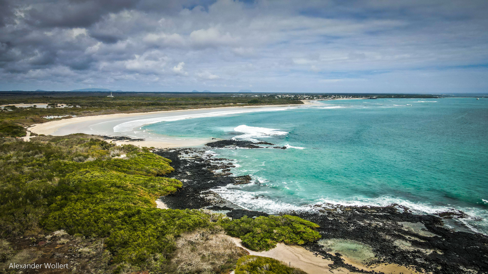 🇪🇨 The Black and White Beaches of Isabela