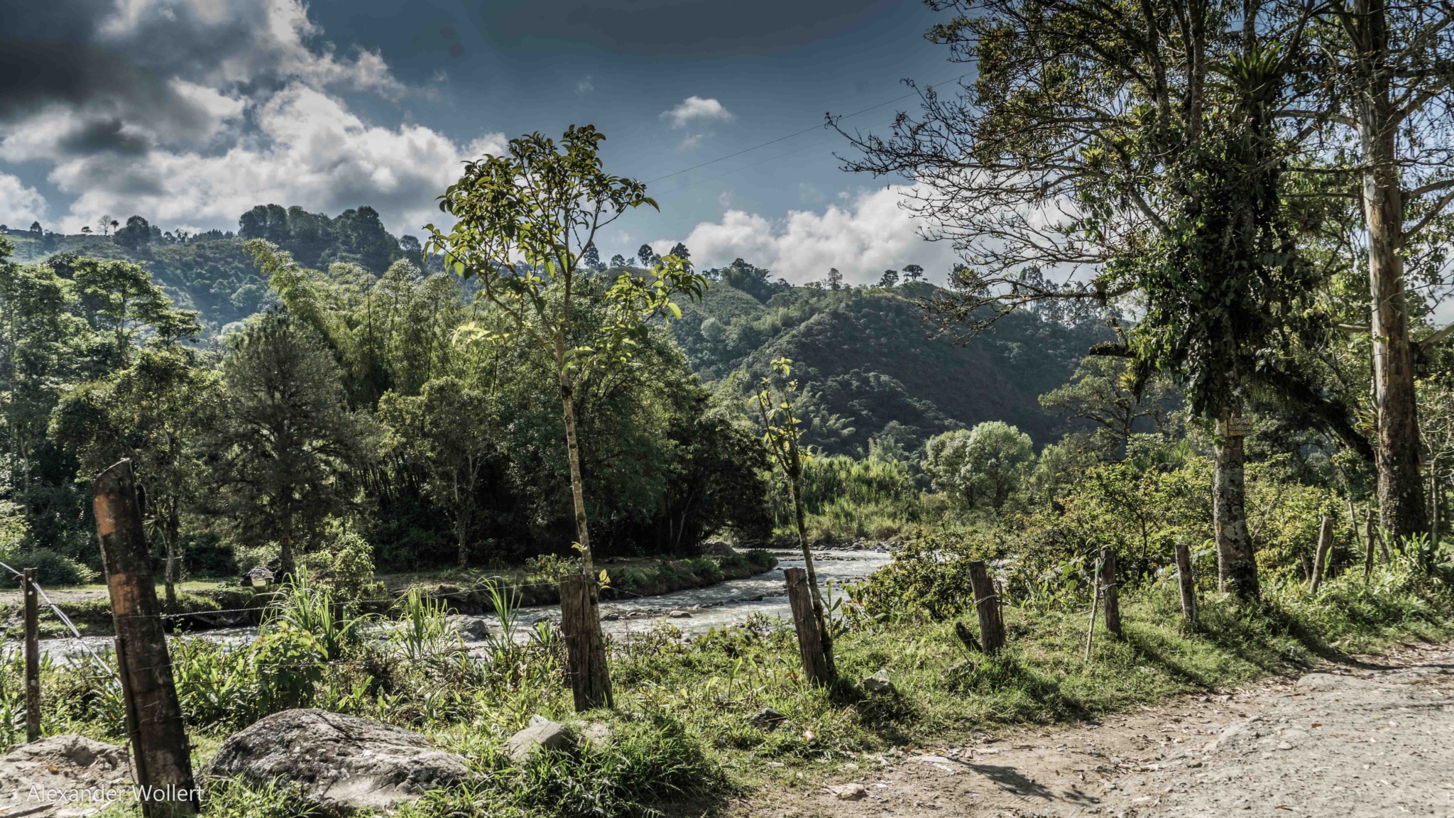 🇨🇴 Exploring the Valley of the Rio Quindio: An Overlander's Paradise